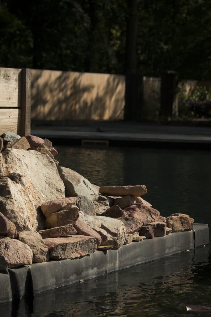 Bosch Beton - Retaining walls around outdoor swimming pond in Soesterberg