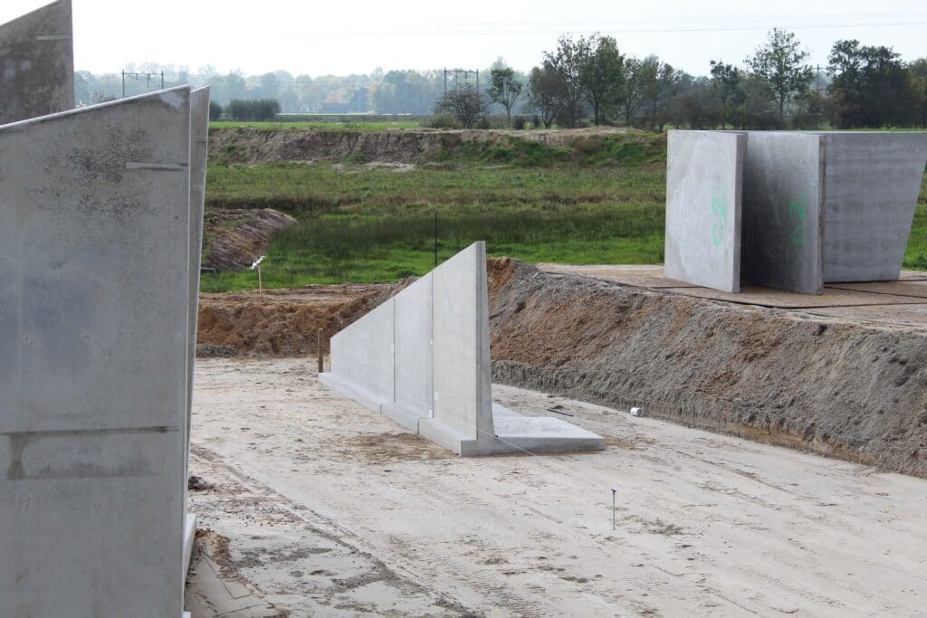 Bosch Beton - Dike from retaining walls for De Vork depot in Haren
