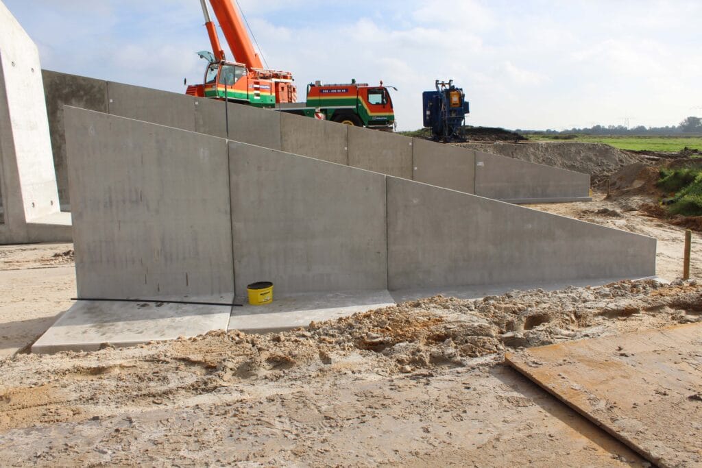 Bosch Beton - Dike from retaining walls for De Vork depot in Haren