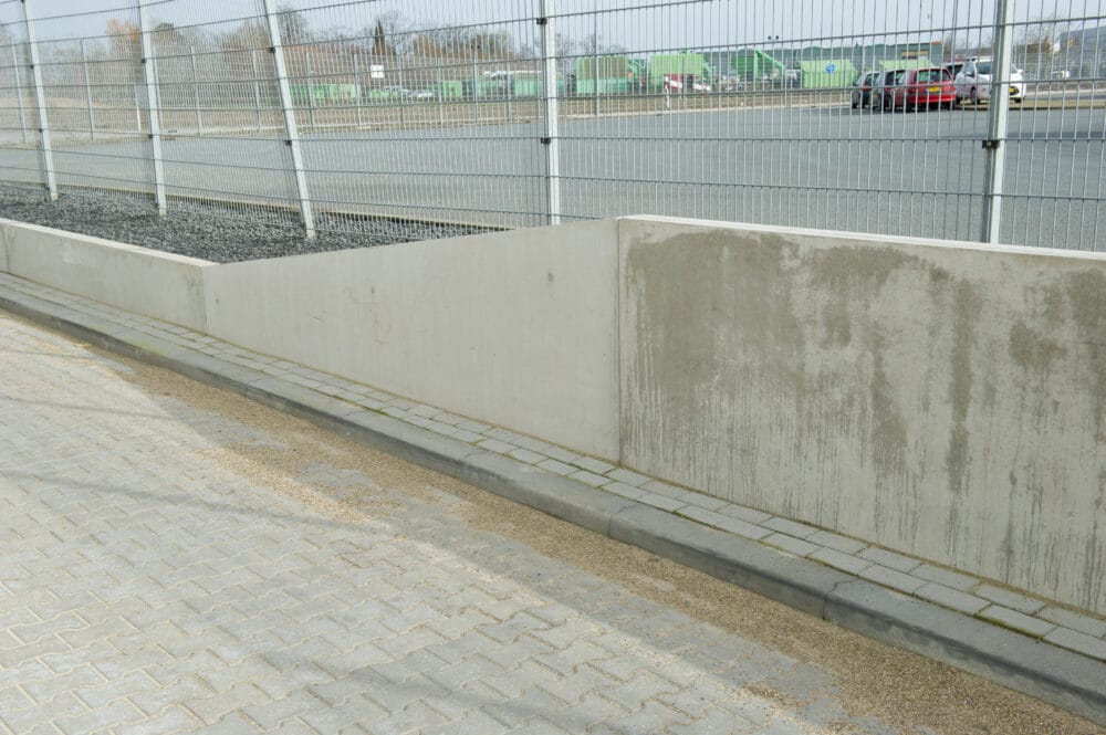 Bosch Beton - Des murs de soutènement pour diviser le terrain d'un ...