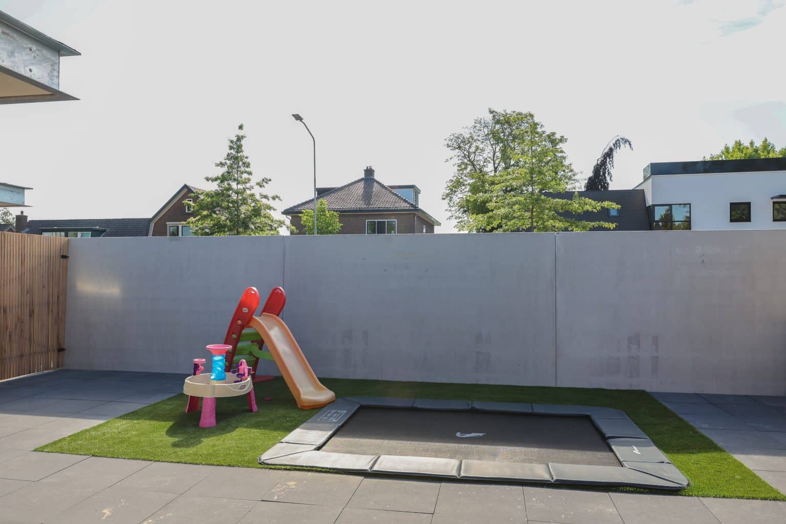 Bosch Beton - Séparation de terrains en murs de soutènement entre deux ...