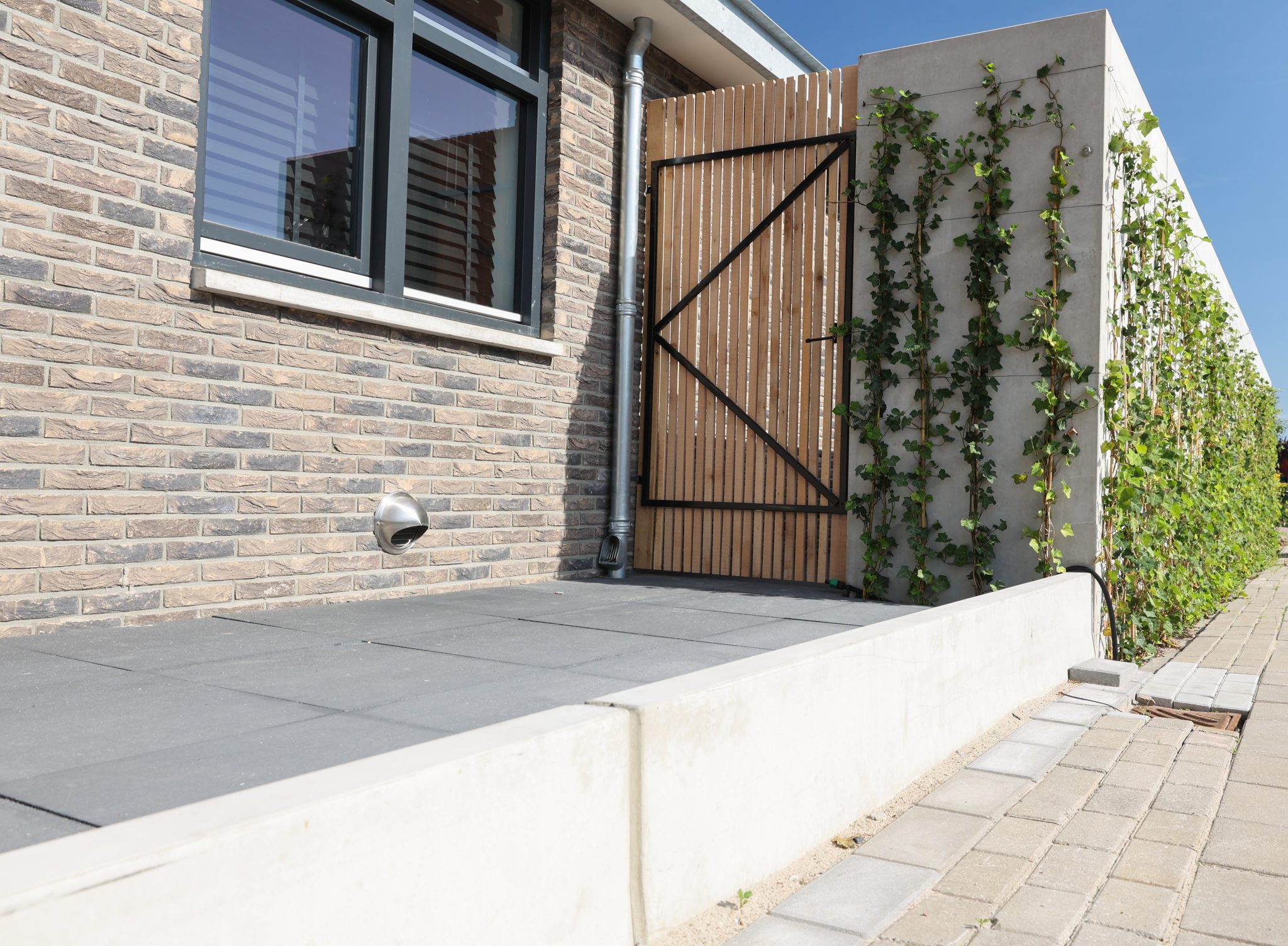 Bosch Beton - Séparation de terrains en murs de soutènement entre deux ...