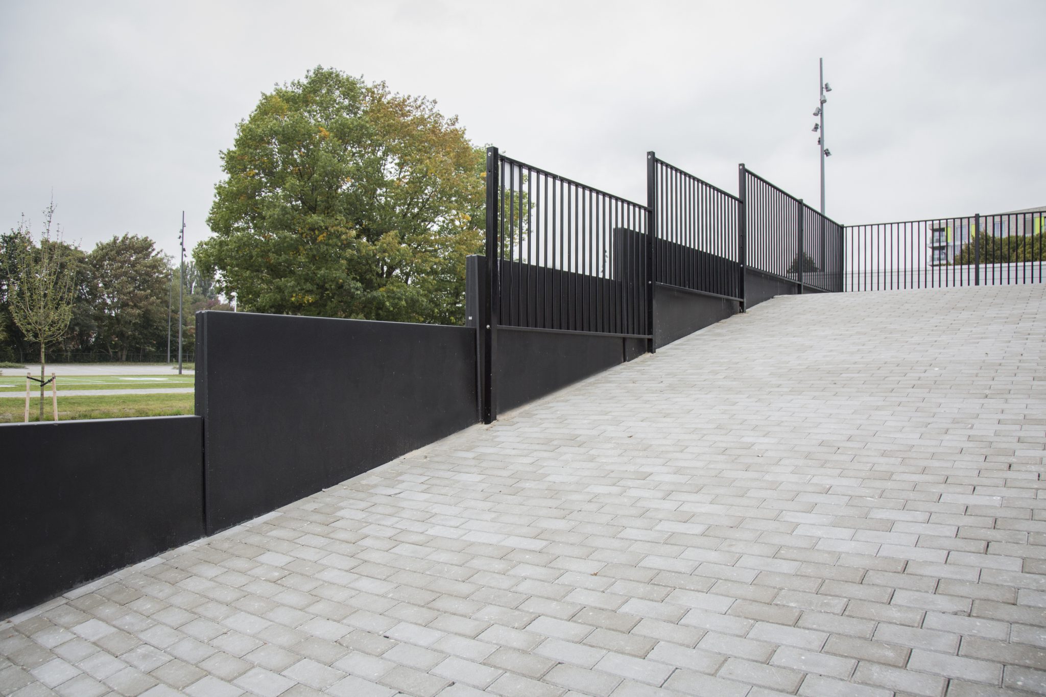 Bosch Beton - Antraciet keerwanden SportsCentre FBK-stadion in Hengelo