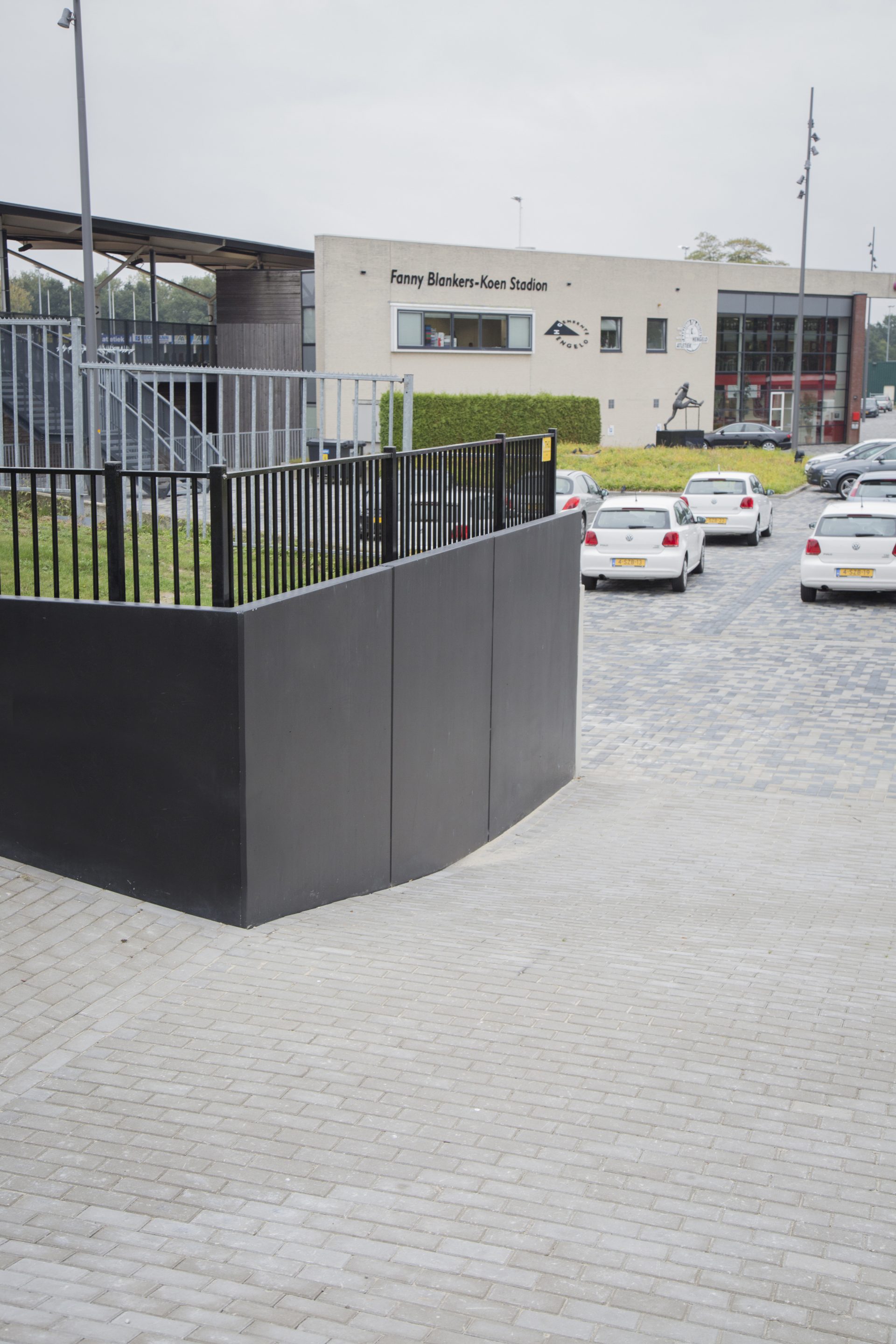 Bosch Beton - Anthracite retaining walls modernise FBK Stadium ...