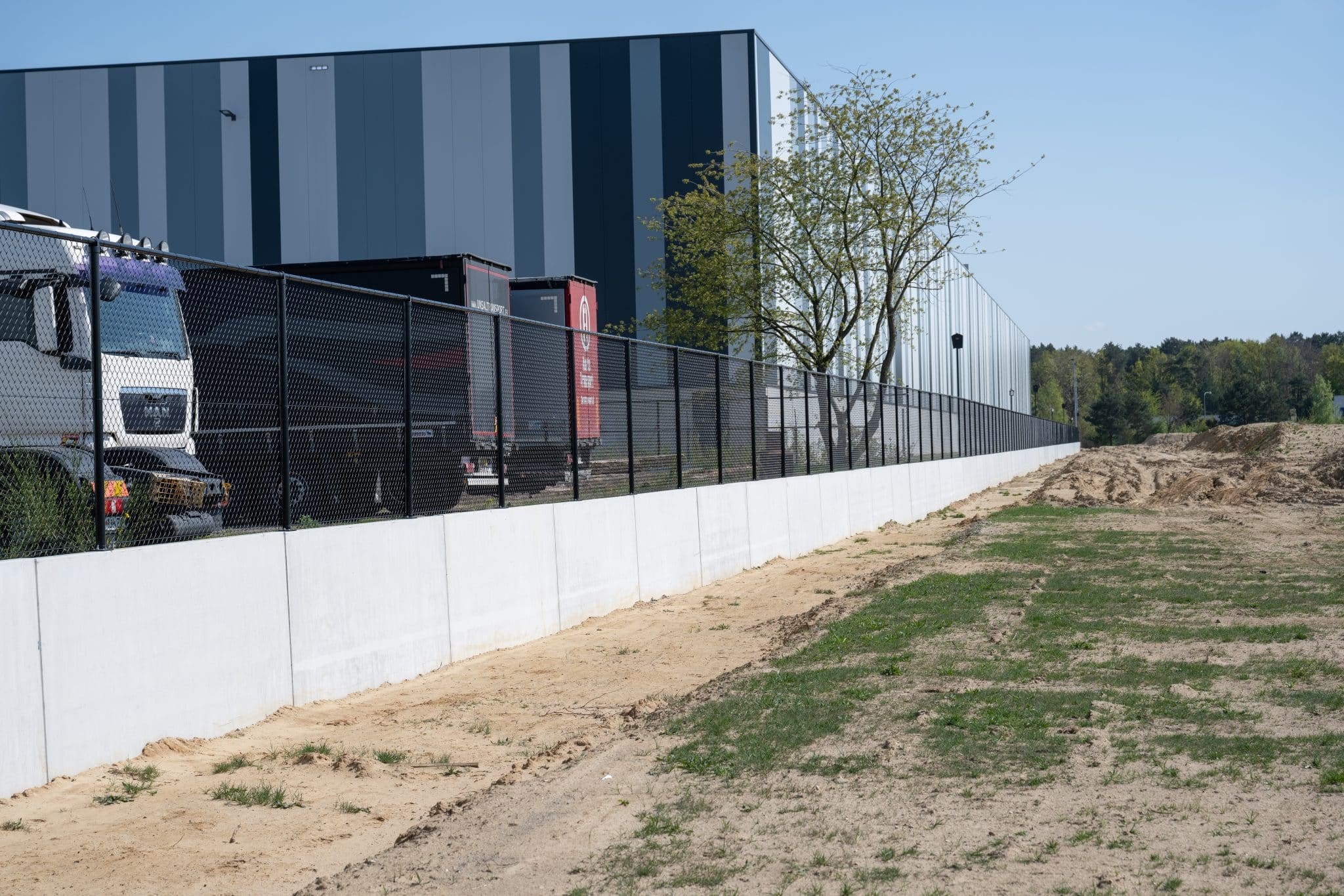 Bosch Beton - Une séparation de terrains solide dans un centre de ...