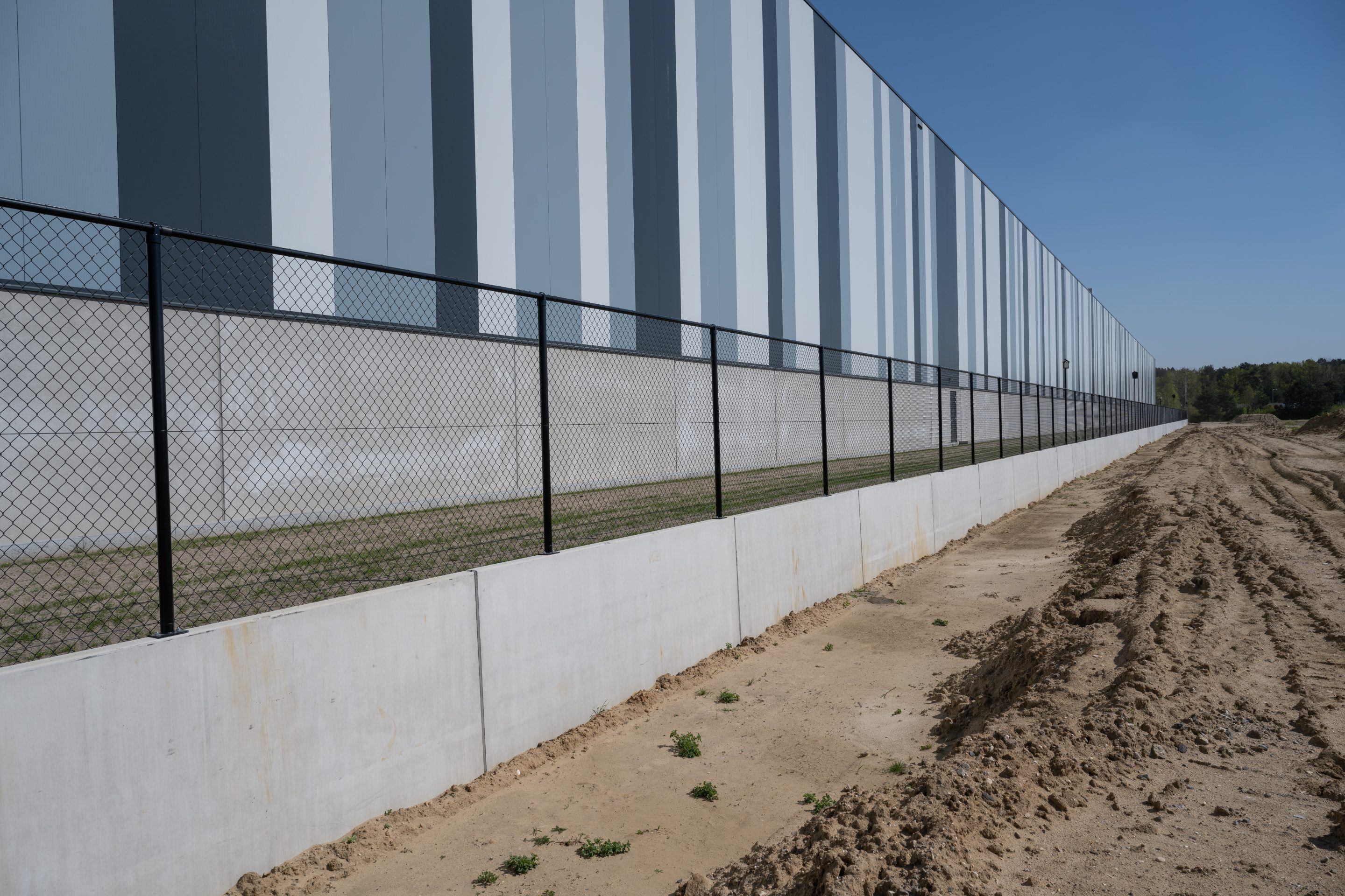 Bosch Beton - Une séparation de terrains solide dans un centre de ...